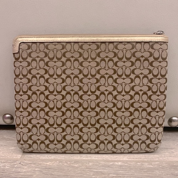Coach | Accessories | Coach Ipad Case Paddedfull Zip In Signature ...